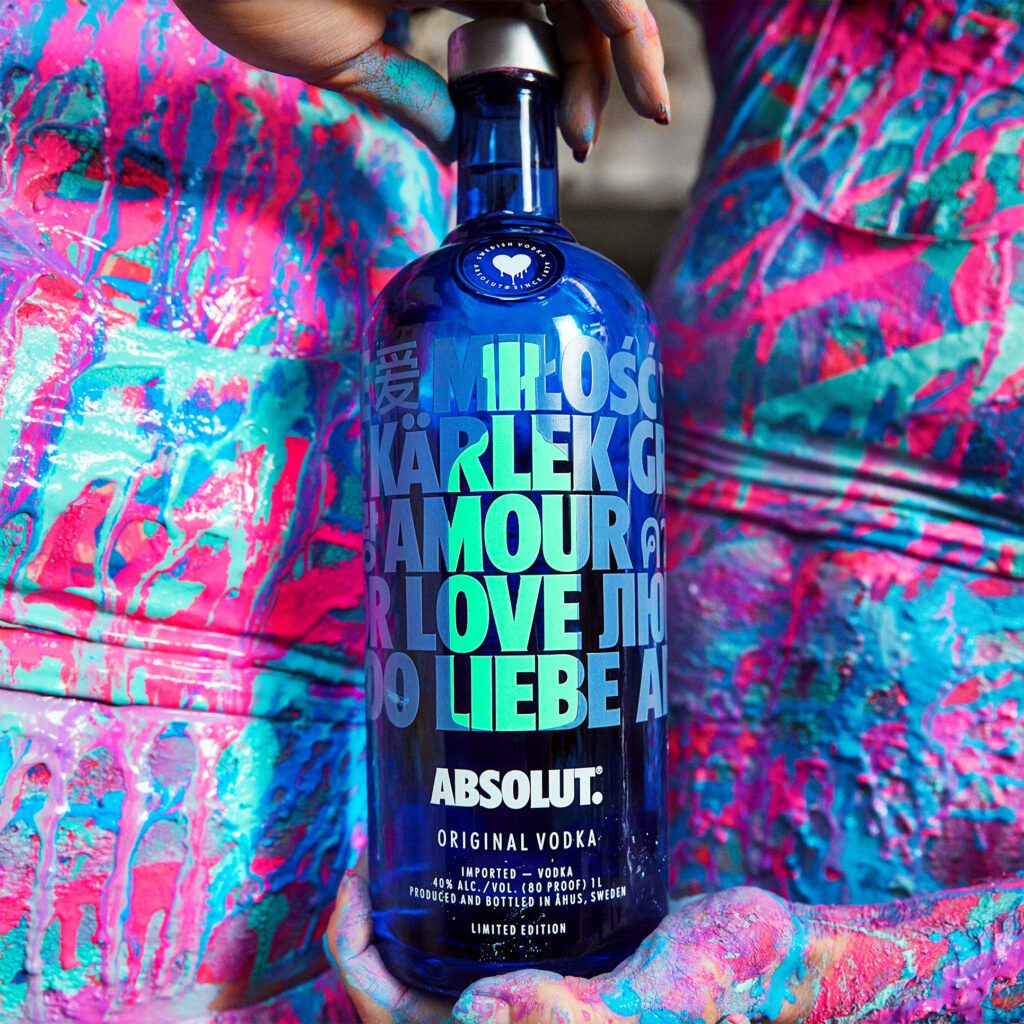 Absolut lança garrafa em campanha pró-LGBT | design de embalagens…juny kp!